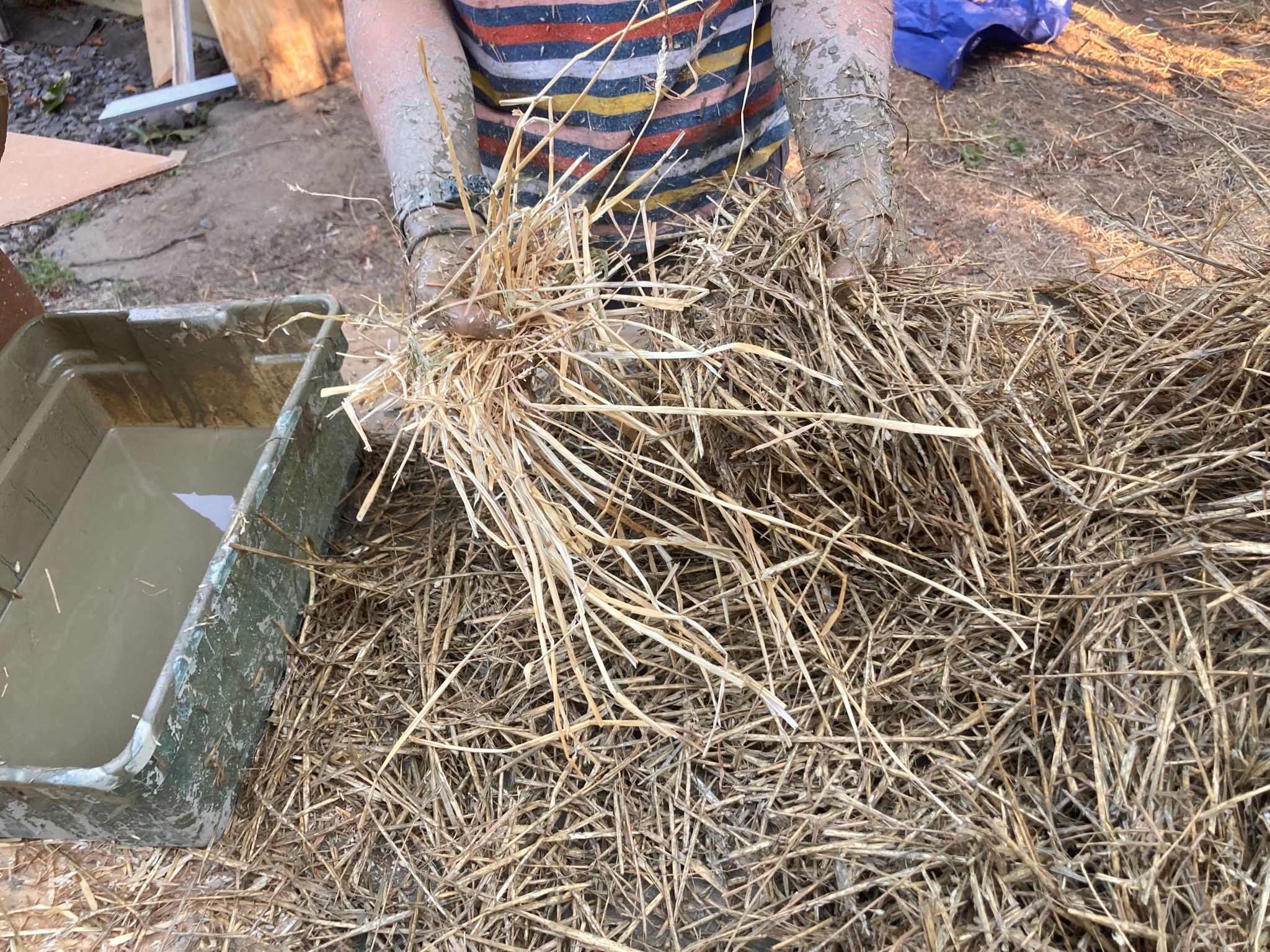 What is Light Straw-Clay?(The Best Natural Wall System?) – biolithic builds